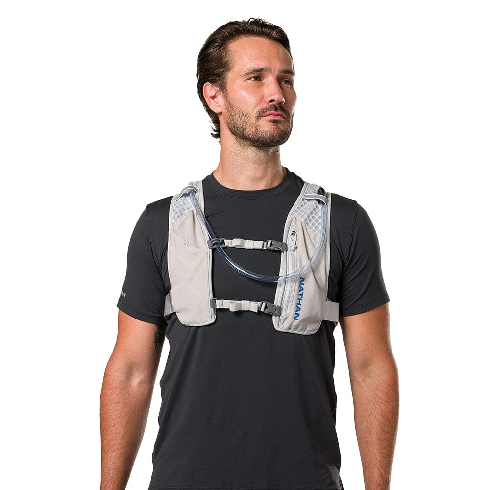 Nathan QuickStart 3.0 4 Liter Hydration Pack – BlackToe Running Inc.